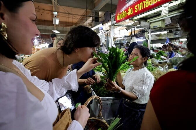 Flavors of Thailand Vegan and Vegetarian Cooking Adventure - Who Should Consider This Tour?