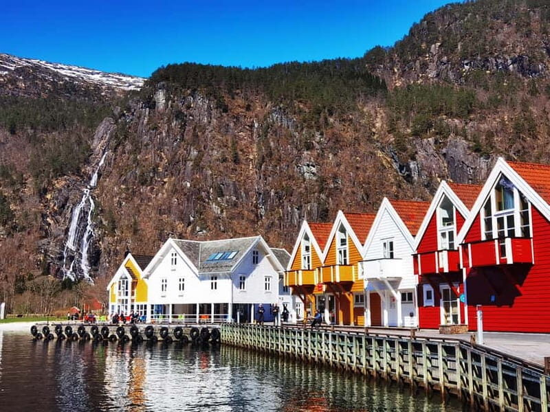 Flexible tour to Modalen Castle Hesjedalsfossen can hiking - Key Points