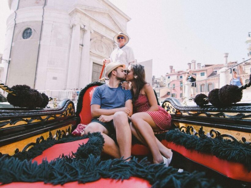 Float Privately: Gondola Tour of Peggy Guggenheim - Key Points