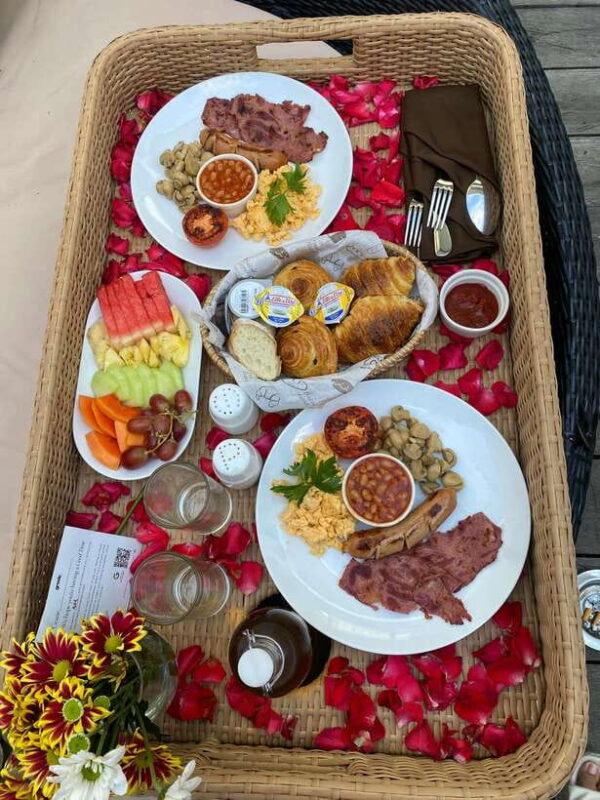 Floating Breakfast Delivery in Bali: International Breakfast - Included and Not Included