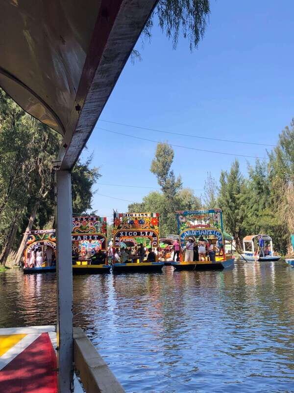 "Floating Party in Xochimilco: Canals, Tequila, and Tradition" - Key Points
