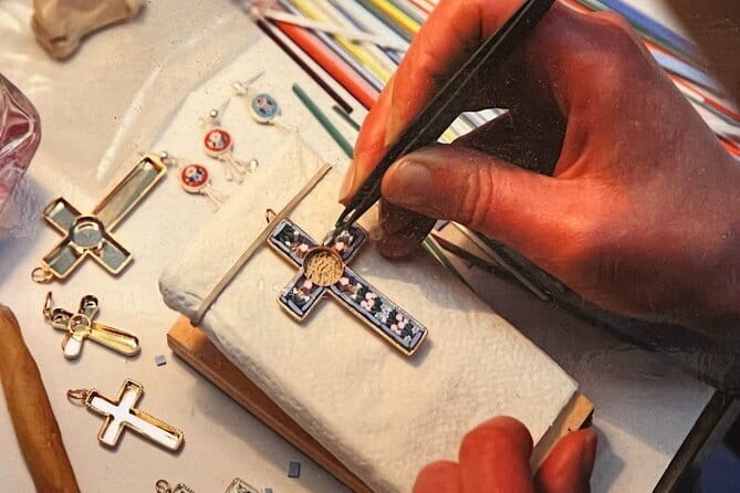 Florence Artisan Shopping Tour - a tailor-made unique experience - Exploring Florence’s Oltrarno with a Tailor-Made Touch