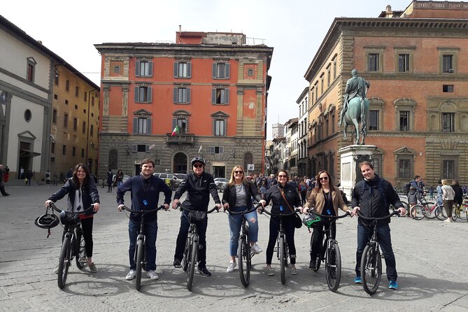 Florence Night Bike Tour With Wine and Aperitivo Picnic Included - Exploring Florence by Bike