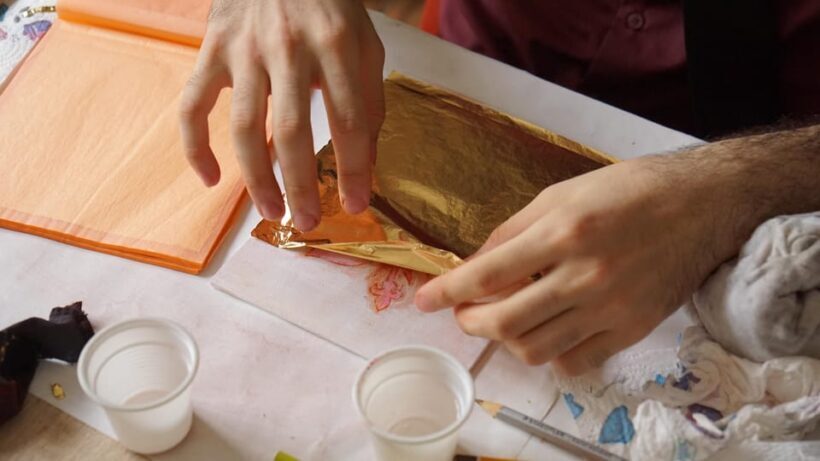 Florence: Painting experience, create your Florentine Lily! - The Experience in Detail