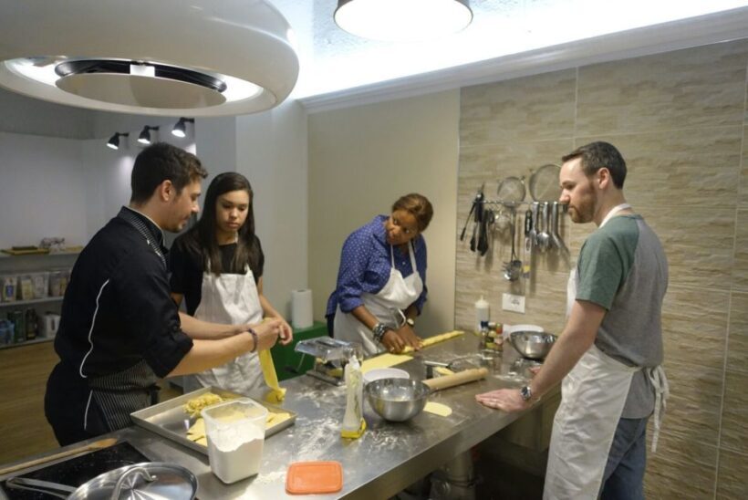 Florence: Pasta and Dessert Cooking Class with Drinks - What to Expect: A Deep Dive