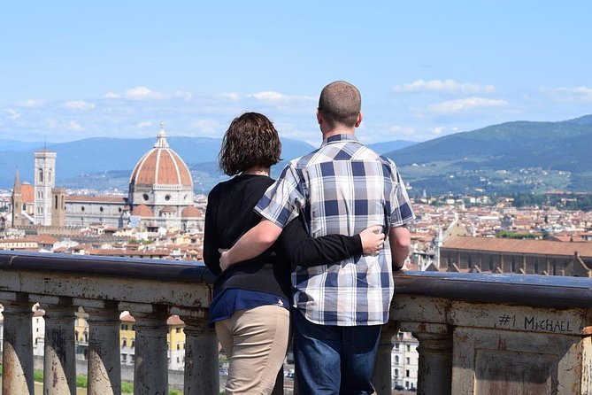 Florence & Pisa With Nicola Scovenna - Crossing the Enchanting Ponte Vecchio in Florence