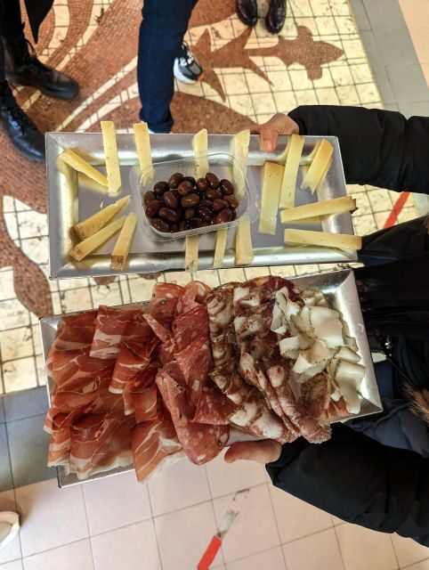 Florence: Sant'Ambrogio Market Food Tour with Tastings - Sampling Tuscan Cheeses & Salumis