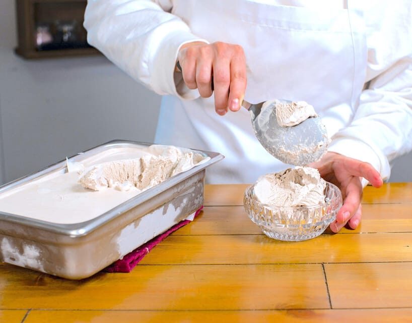 Florence: Traditional Pizza and Gelato Cooking Class + Wine - The Atmosphere and Group Size