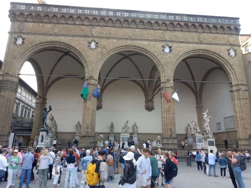 Florence Unveiled: The Rivalry of Leonardo and Michelangelo - Key Points