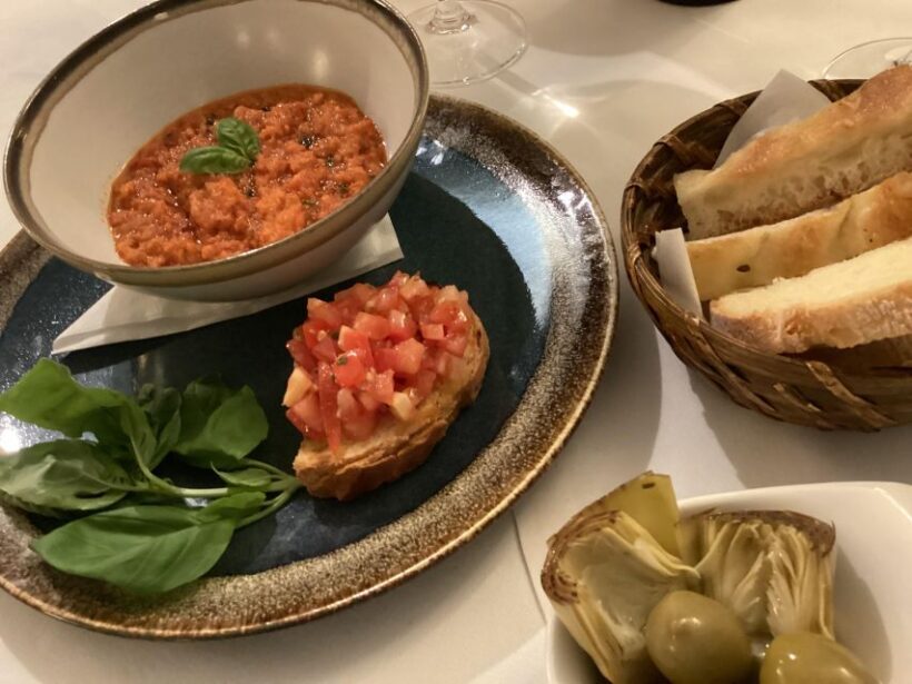 Florence: Wine Windows Walk with Wine Tasting and Appetizers - Authenticity and Unique Touches