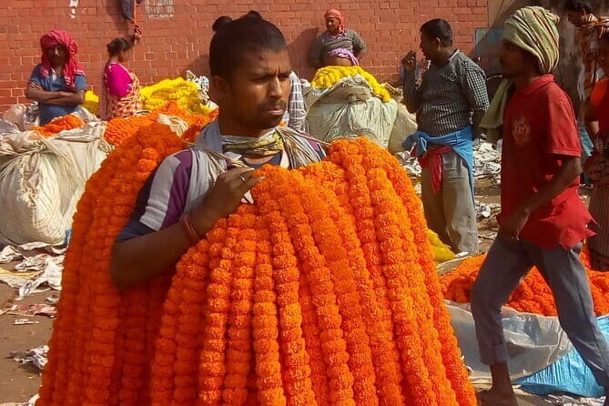 Flower Market Colors and Ganges Ghat Experience - Authentic Experiences and Authenticity