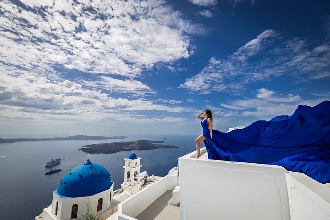Flying Dress Photoshoot in Santorini - Meeting and Pickup Information