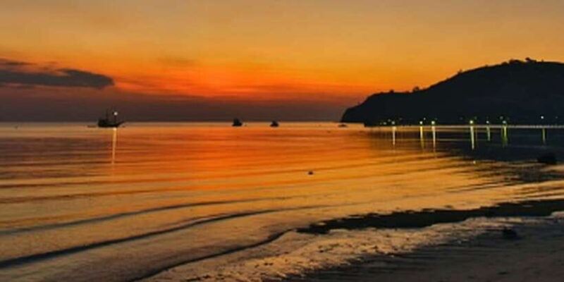 Flying Fox Sunset Cruise Private Boat Charter Labuan Bajo - Key Points