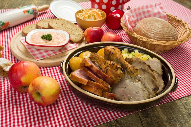 Folklore Dinner With Unlimited Drinks 4course Menu - Entertainment and Activities