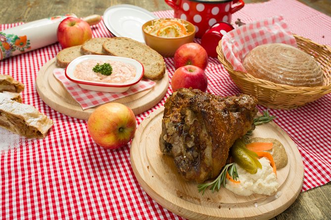 Folklore Dinner With Unlimited Drinks 4course Menu - Meeting and Pickup Information