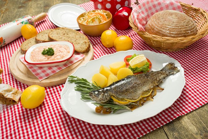 Folklore Dinner With Unlimited Drinks 4course Menu - Booking and Accessibility