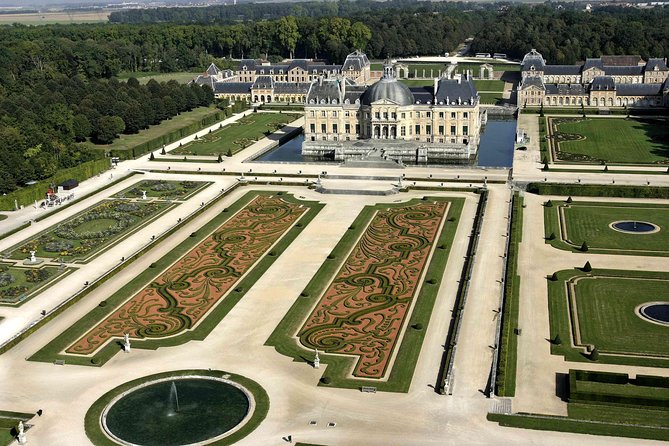 Fontainebleau and Vaux Le Vicomte Chateaux Day Trip From Paris - Inclusions and Transportation