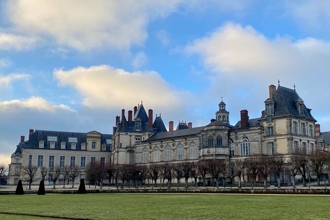 Fontainebleau, Versailles, Trianon Small group from Paris - FAQ