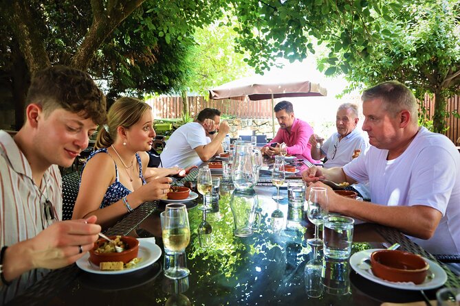 Food and Wine Tasting Tour in Porto of HIDDEN GEMS (Small Groups) - Meeting and Ending Points