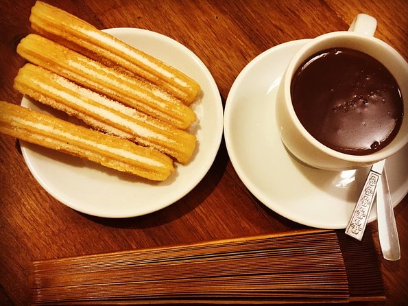 Food & Drink Private Tour of Barcelona in Traditional Taverns - Accessibility and Meeting Details