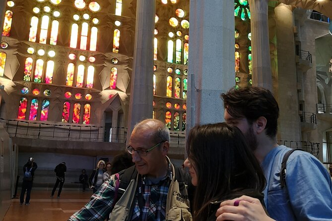 Food & Drink Tasting Private Tour & Sagrada Familia Skip the Line - Savoring Local Favorites and Drinks