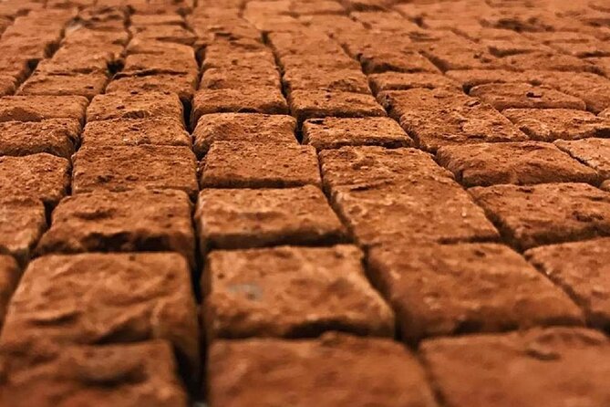 Food & History Tour in Bordeaux Old Town with Local Guide - The Experience of a Small Group