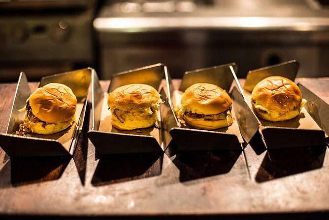 Food Tour in East Village in French - An In-Depth Look at the East Village Food Tour