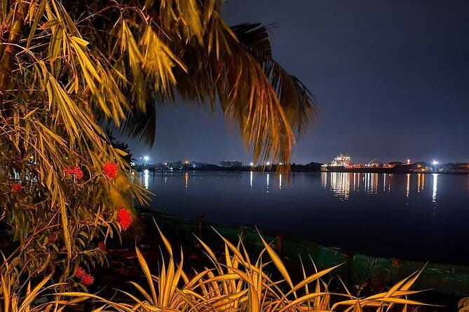 Fort Kochi Sightseeing Tuk-Tuk Tour - Fort Kochi Beach and Dutch Cemetery