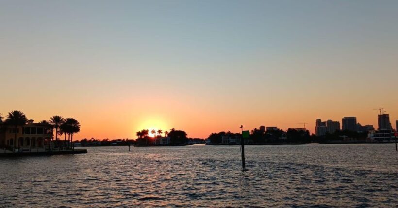 Fort Lauderdale: Evening Boat Cruise with Downtown Views - The Experience in Detail