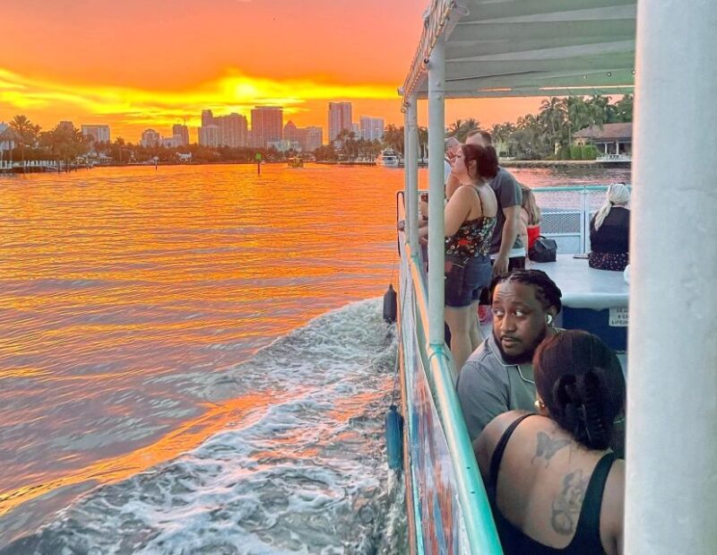 Fort Lauderdale: Evening Boat Cruise with Downtown Views - What’s Included and What’s Not