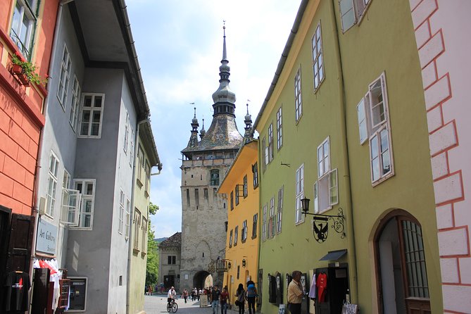 Fortified Church of Viscri and Sighisoara in Spanish (native Spanish guide). - Exploring Transylvania’s Hidden Gems: Viscri and Sighisoara in Detail