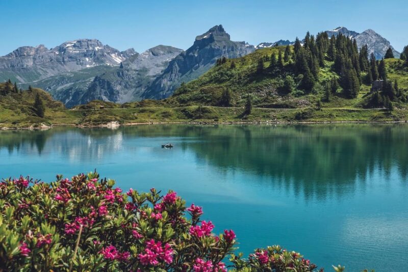 Four-Lake Hike in Engelberg: an Unforgettable Alpine Adventure - Panoramic Train Journey to Engelberg