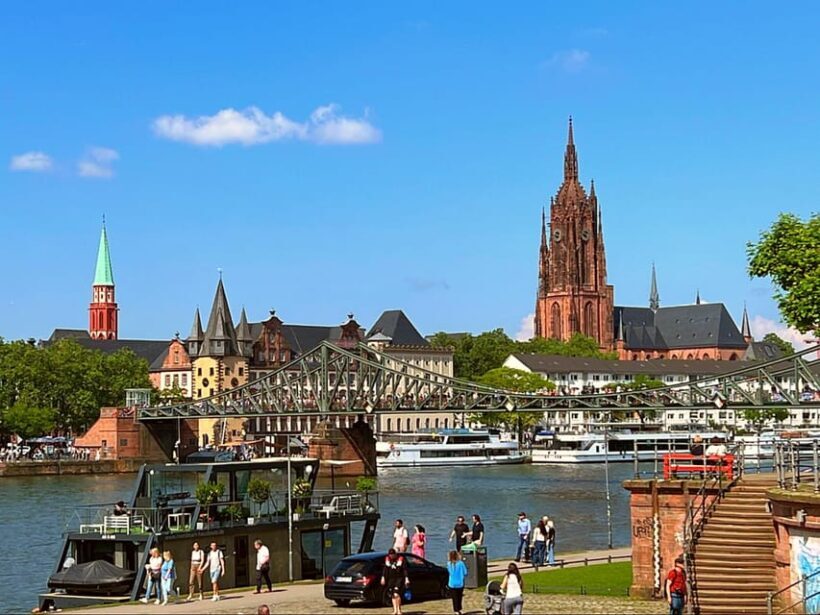 Frankfurt: Discover the heart of Frankfurt - a city tour in German - Key Points