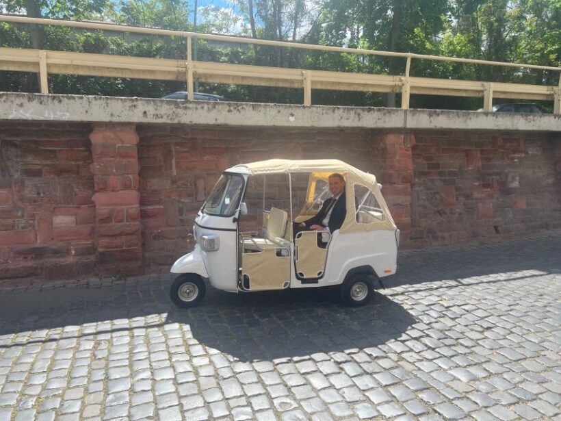 Frankfurt: Private Sightseeing Tour in Retro Ape Calessino - Authentic Experiences and Real Traveler Feedback