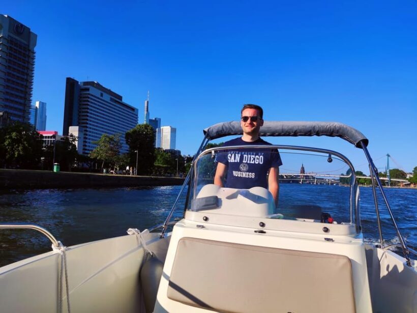 Frankfurt: Private Skyline Sightseeing Boat Tour - Key Points