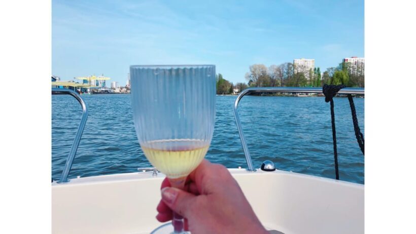 Frankfurt: Private Sport Boat Tour - Speed, Fun & Skyline - Experience Overview and What You Can Expect