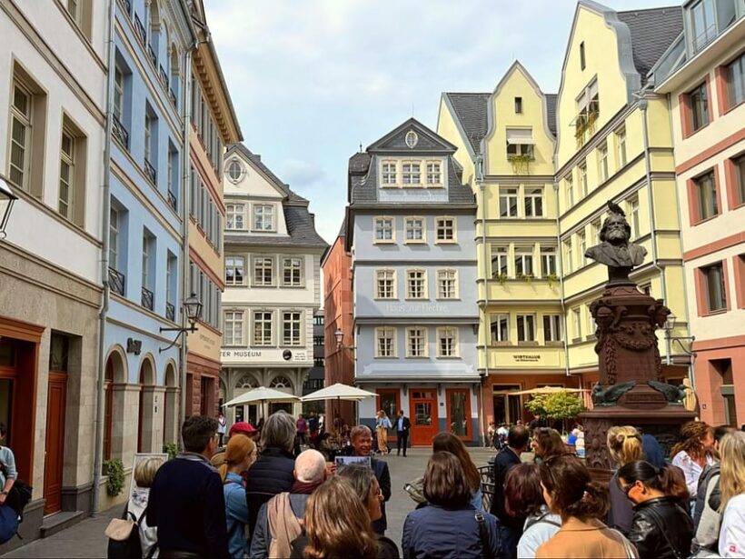 Frankfurt: Walking tour in German in private - just for you and your friends - Introduction: Why this tour could be a great fit for your Frankfurt visit