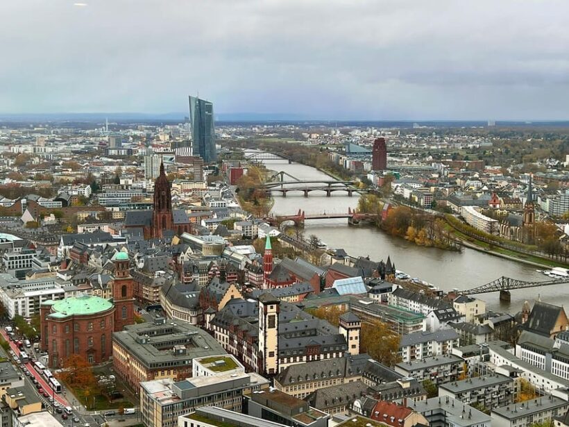 Frankfurt: Walking tour in German in private - just for you and your friends - What to Expect: The Experience in Detail