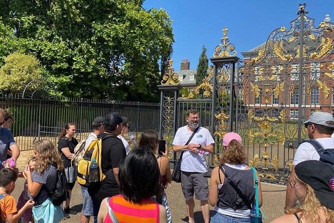 Freddie Mercury and Queen. the London Tour - The Traveler Feedback