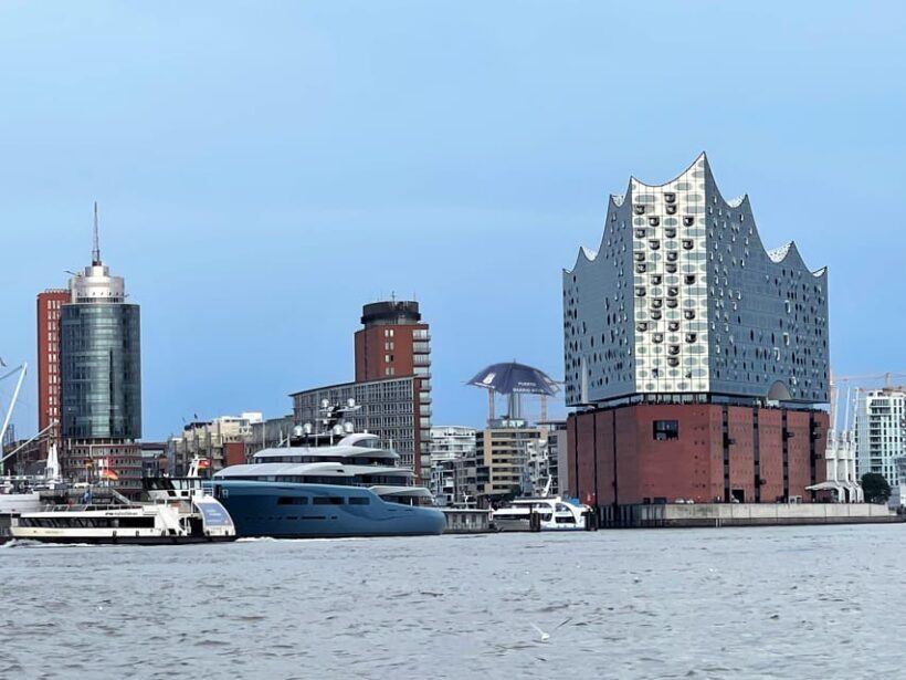 Free Tour: Port, Red Light District and Beatles. You decide how much to pay at the end - In The Sum Up