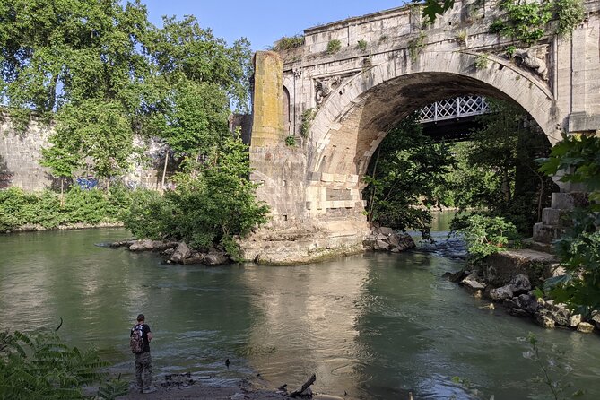 Free Urban Trekking with an Archaeologist - Exploring Rome in a Whole New Way: Free Urban Trekking with an Archaeologist