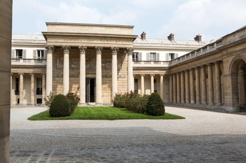 Freemason; Myths and Revelation of a Secret Organization - Visible and Hidden Traces in Paris