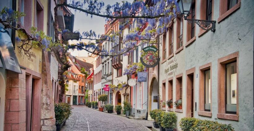 Freiburg im Breisgau: old town privat walking tour Italian - The Sum Up