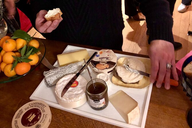 French Dinner & Cabaret Show in Artist's Home - Group Size and Practicalities