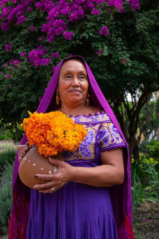 Frida for a day in Xochimilco - The Photography: Capture Your Cultural Transformation