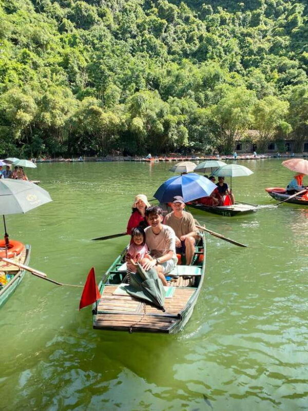 FRIENDLY TRAVEL HOA LU-TRANG AN 1 SMALL GROUP BY LIMOUSINE - Key Points