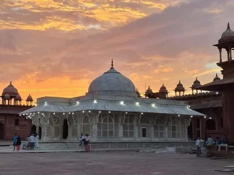 From Agra: Explore Fatehpur Sikri with Sikandra Tomb. - Key Points