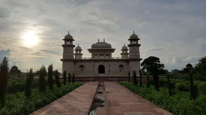 From Agra: Taj Mahal & Agra City Highlights Tour By Car - Who Should Consider This Tour?