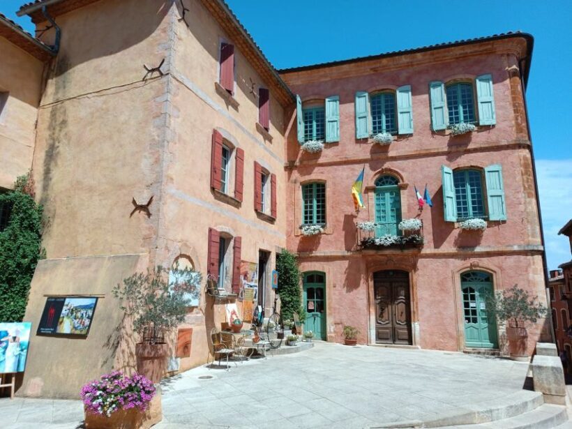 From Aix-en-Provence: Luberon Perched Villages Guided Tour - How the Day Unfolds