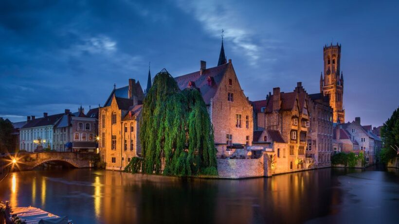 From Amsterdam: Day Trip to Bruges in Spanish - The Experience in Detail